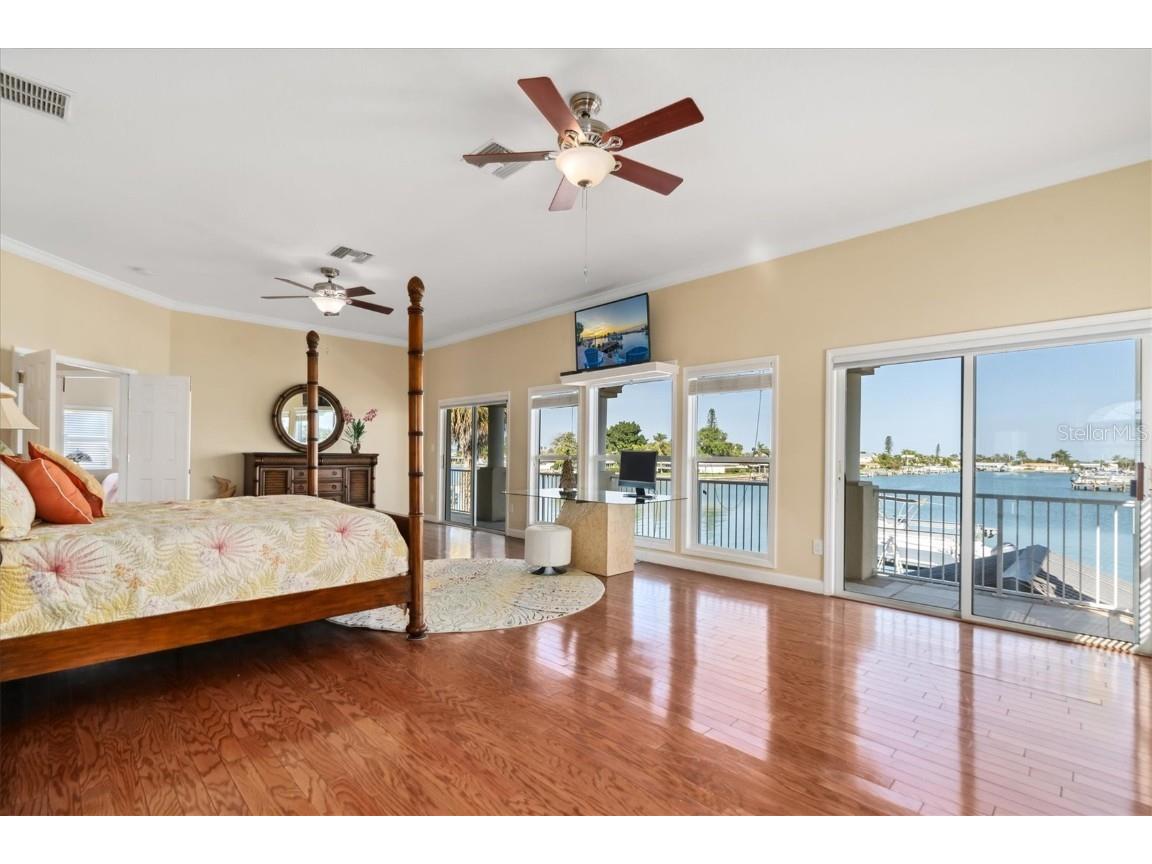 640 115th Avenue, Treasure Island, FL, 33706 | MLS: U8234692 | Edina Realty