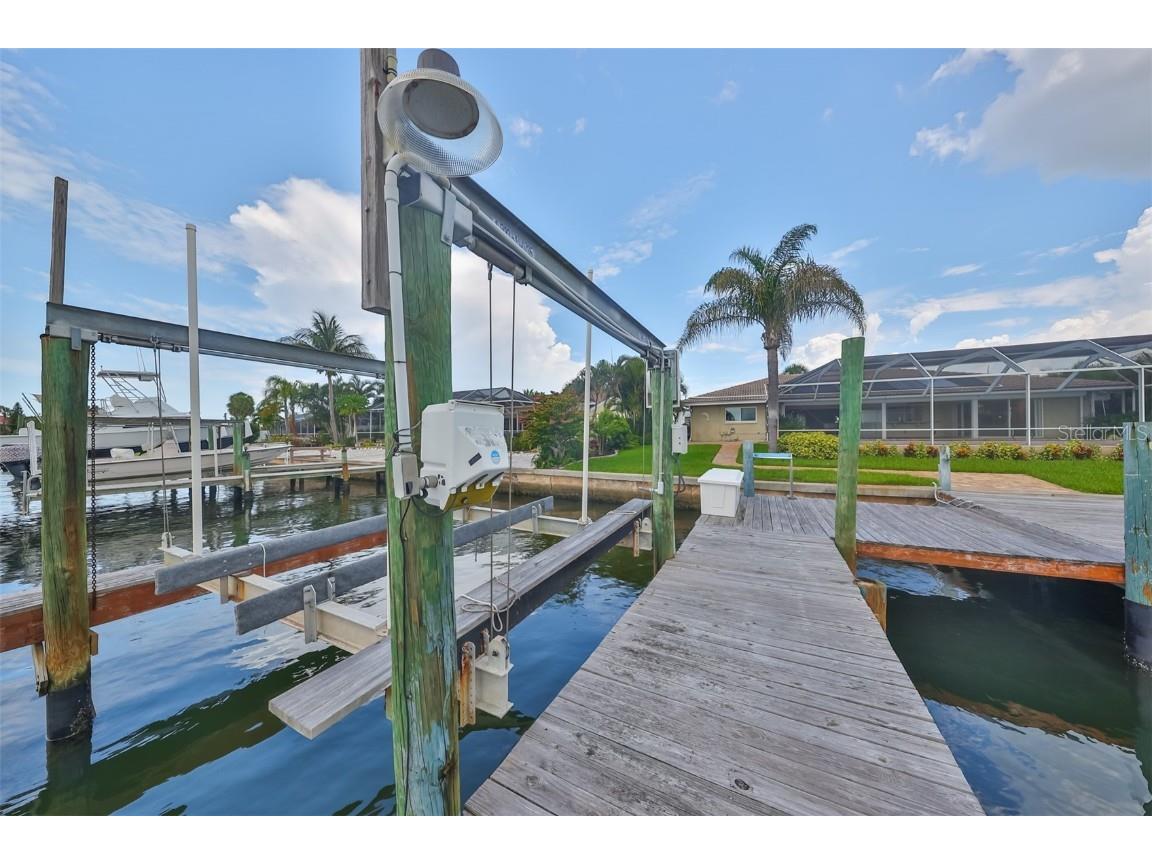 6429 Lake Sunrise Drive, Apollo Beach, FL, 33572 | MLS: T3538081 ...