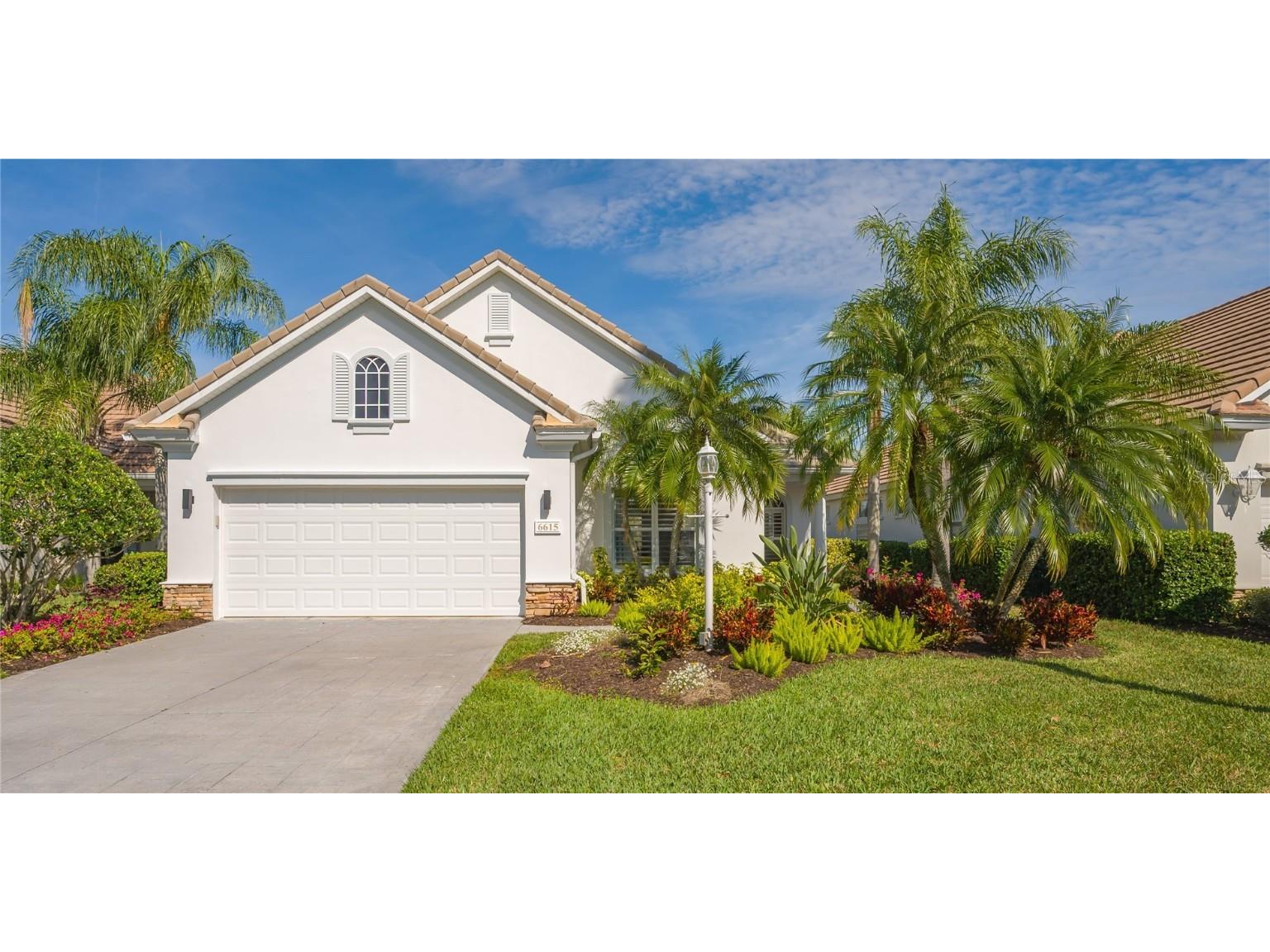 6615 Oakland Hills Drive, Lakewood Ranch, FL, 34202 | MLS: A4596674 ...