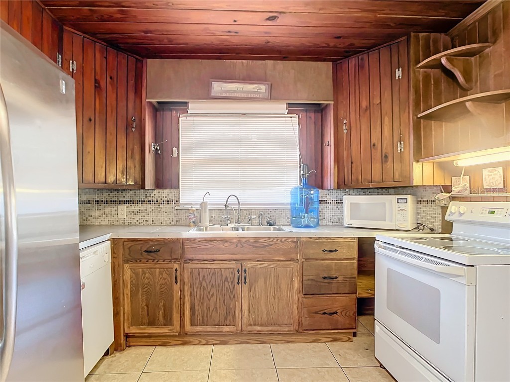 6627 50th Avenue N, Saint Petersburg, FL, 33709 | MLS: T3514096 | Edina ...