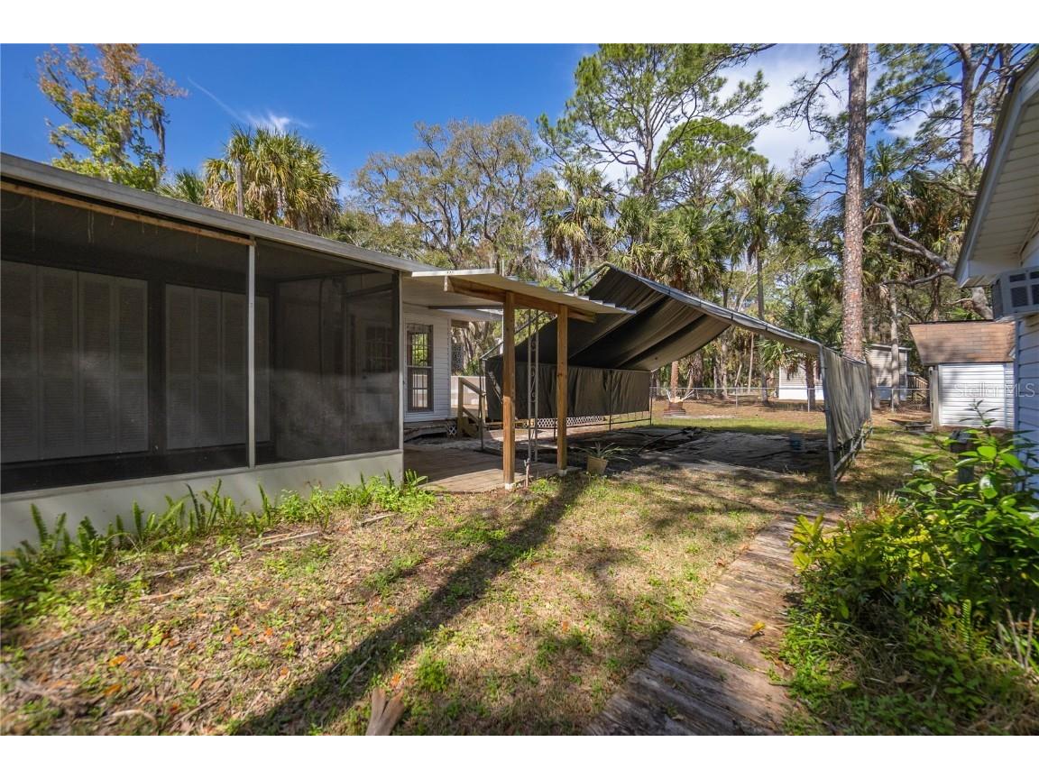 67 Linda Street, Inglis, FL, 34449 | MLS: OM671826 | Edina Realty