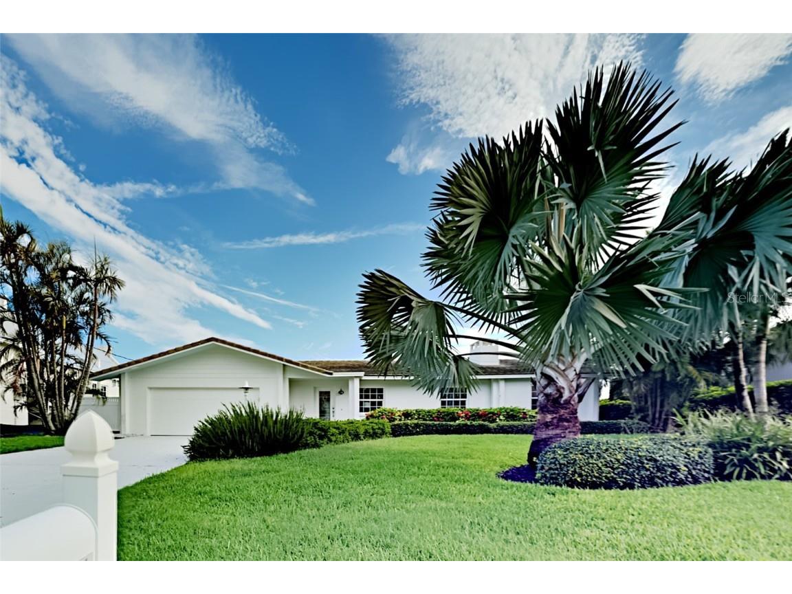 691 Old Compass Road, Longboat Key, FL, 34228 | MLS: A4564508 | Edina ...