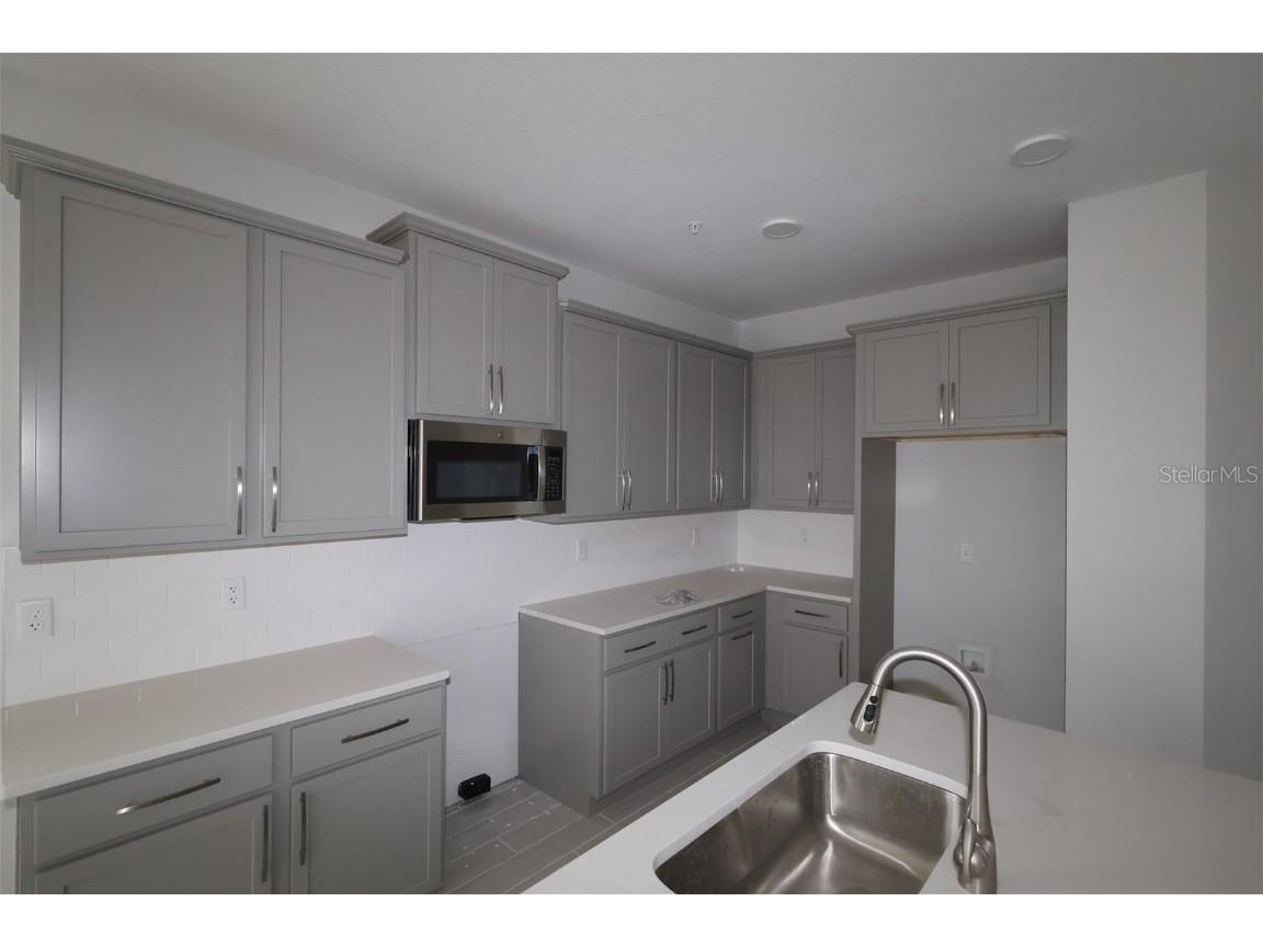 691 Pothos Street, Apopka, FL, 32703 | MLS: O6361373 | Edina Realty