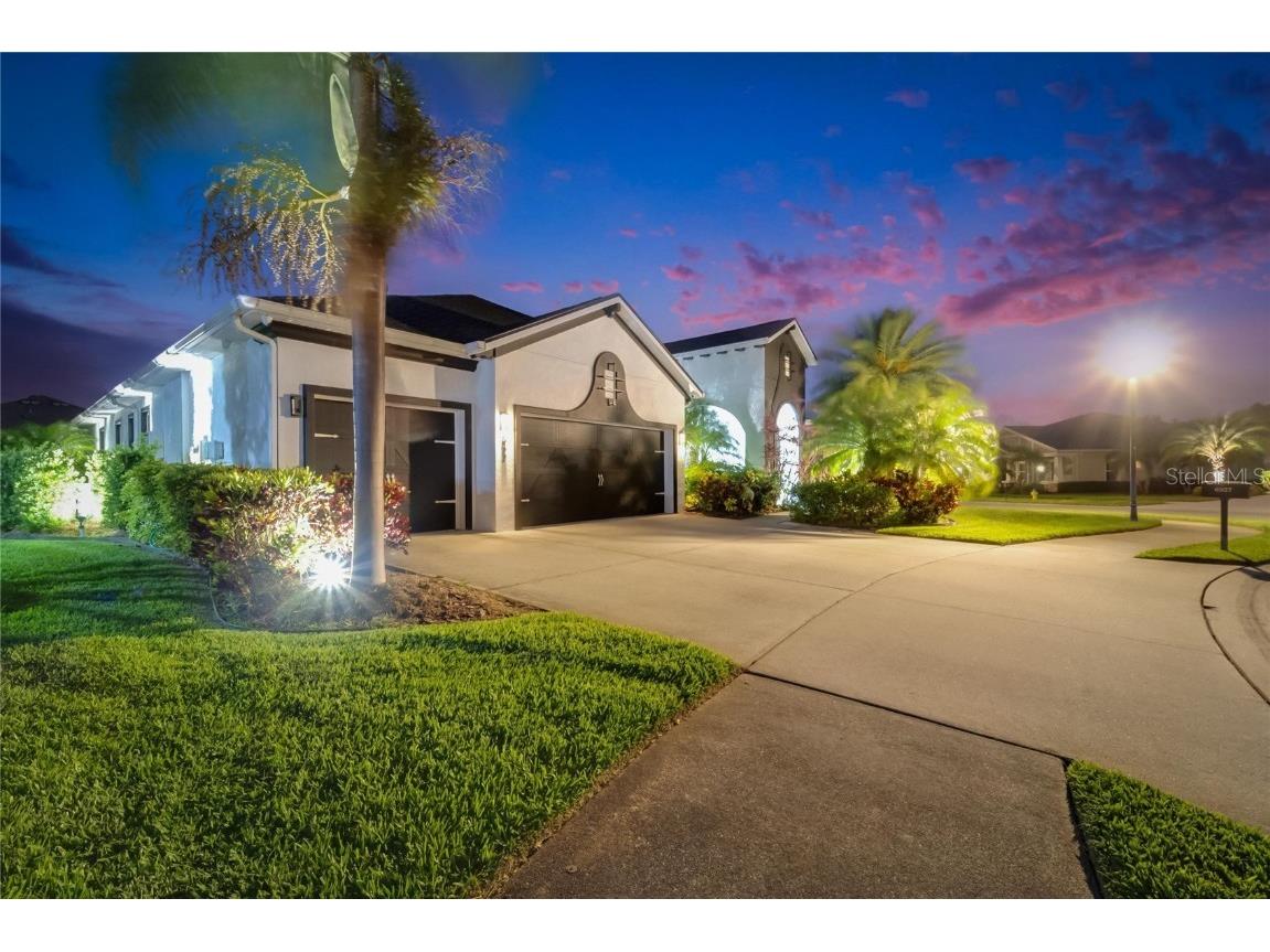 6927 Crestpoint Drive, Apollo Beach, FL, 33572 | MLS: TB8409402 | Edina ...