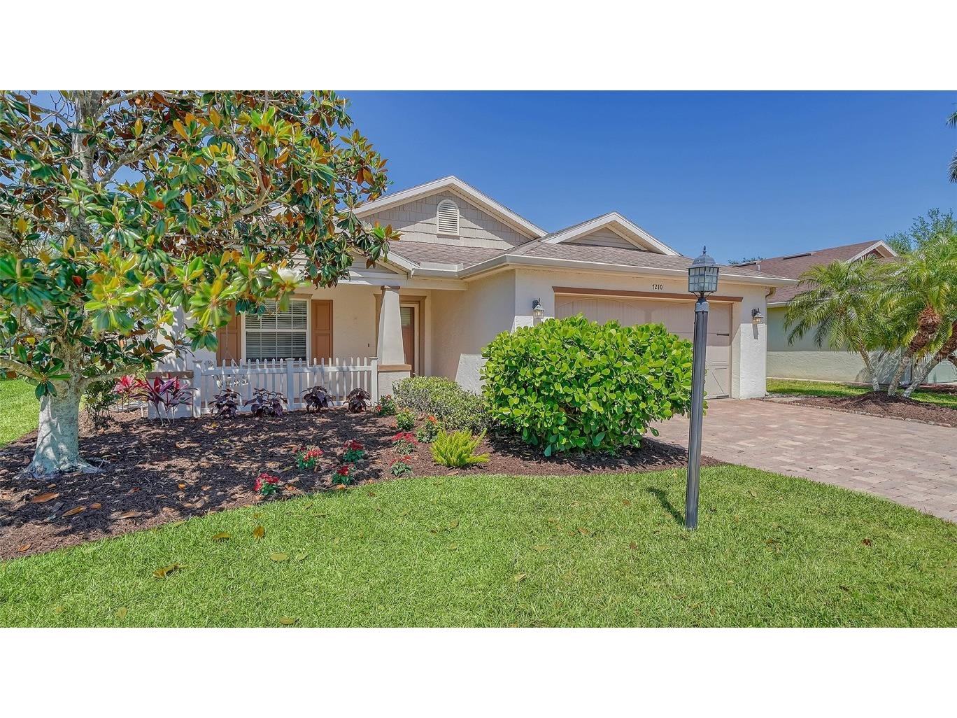 7210 35th Lane East, Sarasota, FL, 34243 | MLS: A4607462 | Edina Realty