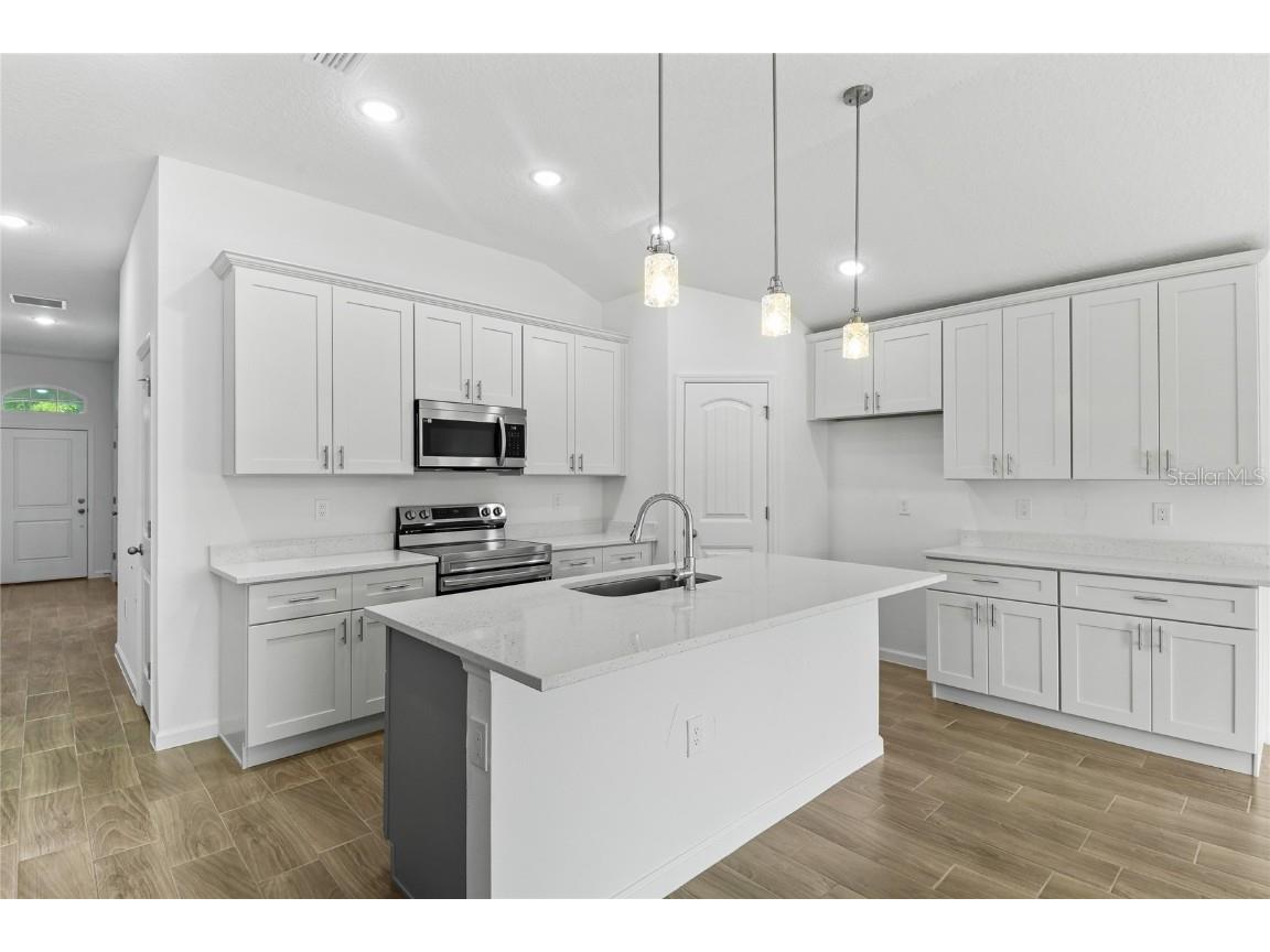 723 Robin Court, Poinciana, FL, 34759 | MLS: S5101178 | Edina Realty