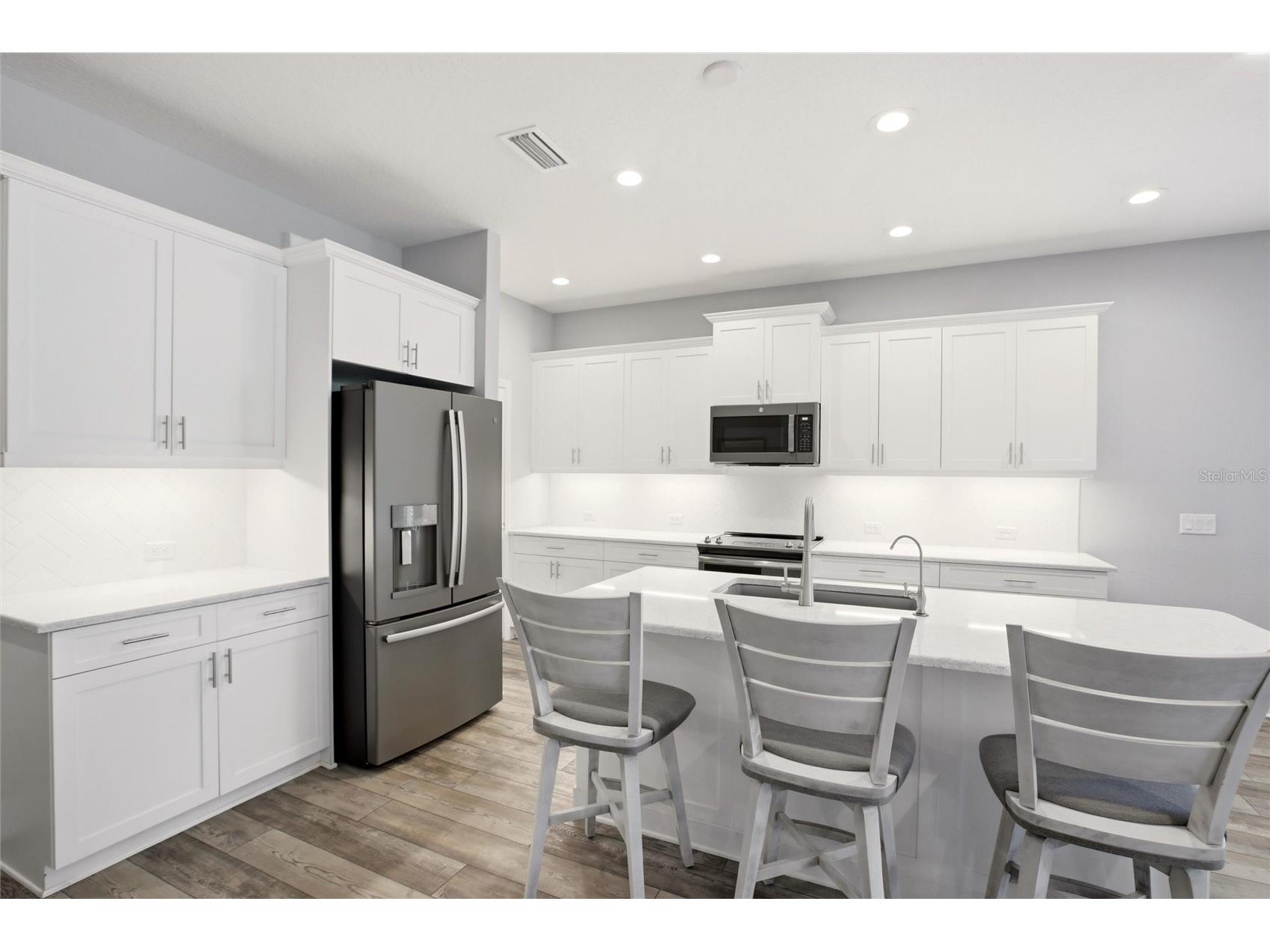 7545 Ridgelake Circle, Bradenton, FL, 34203 | MLS: A4695193 | Edina Realty