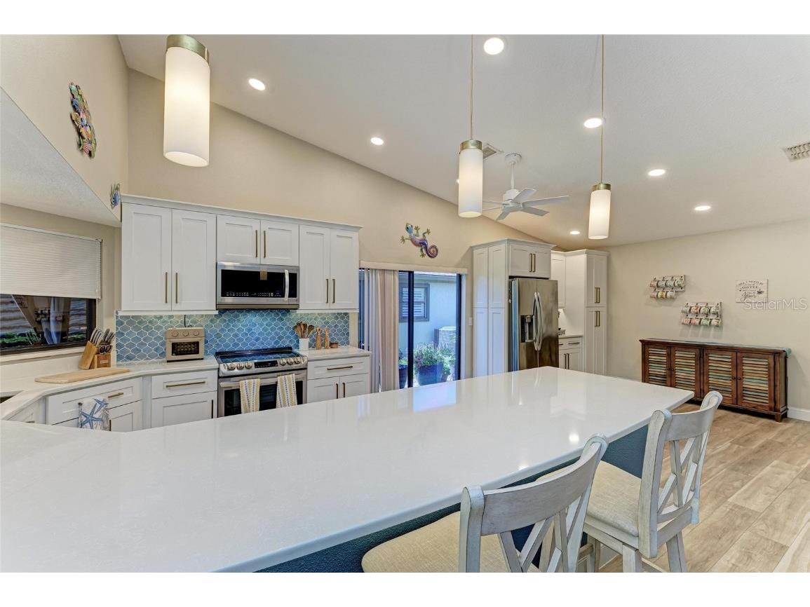 7865 Pine Trace Drive, Sarasota, FL, 34243 | MLS: A4666116 | Edina Realty