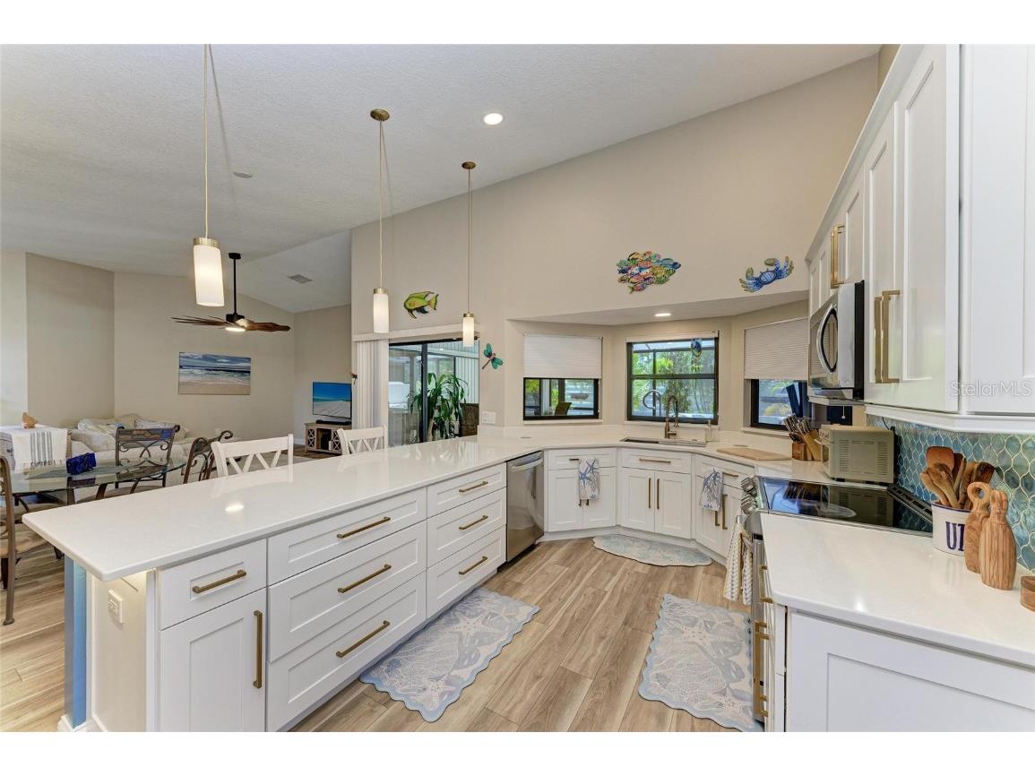 7865 Pine Trace Drive, Sarasota, FL, 34243 | MLS: A4666116 | Edina Realty
