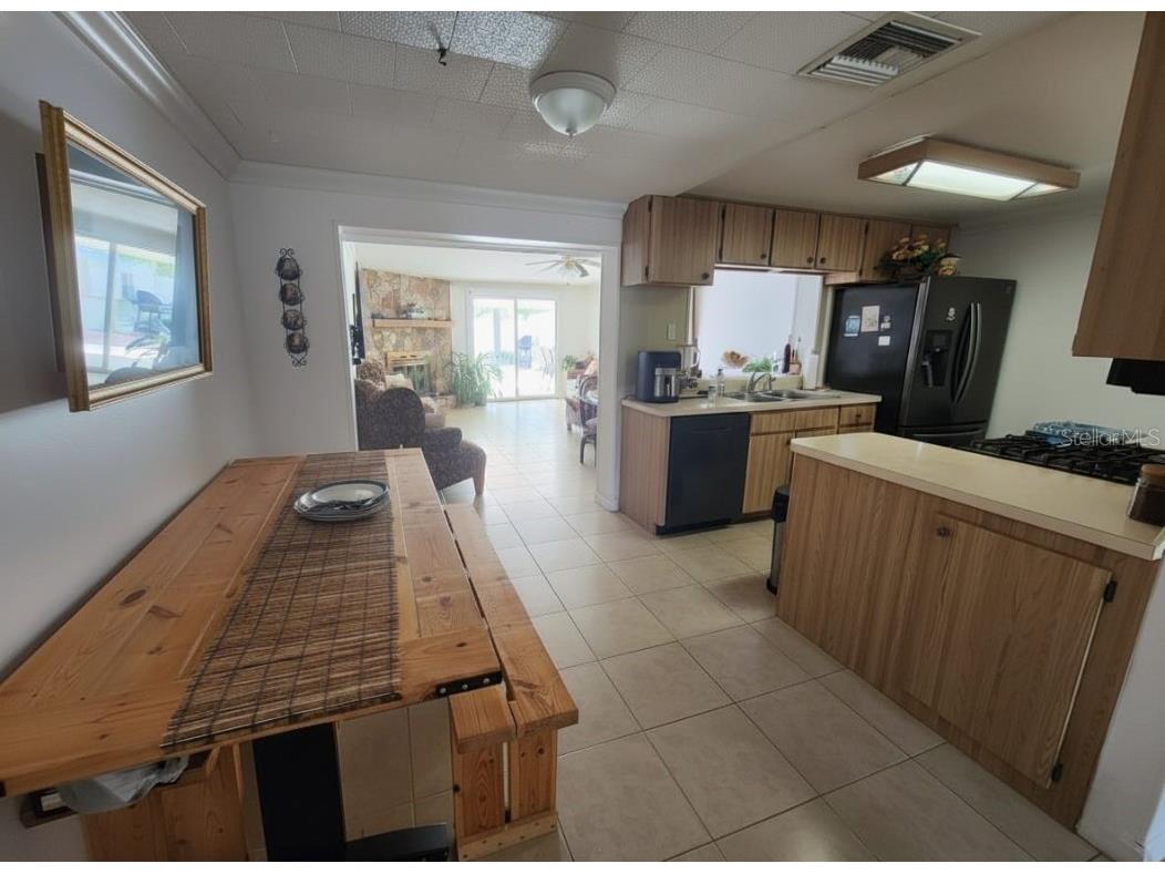 7912 Woodvale Circle, Tampa, FL, 33615 | MLS: TB8448492 | Edina Realty