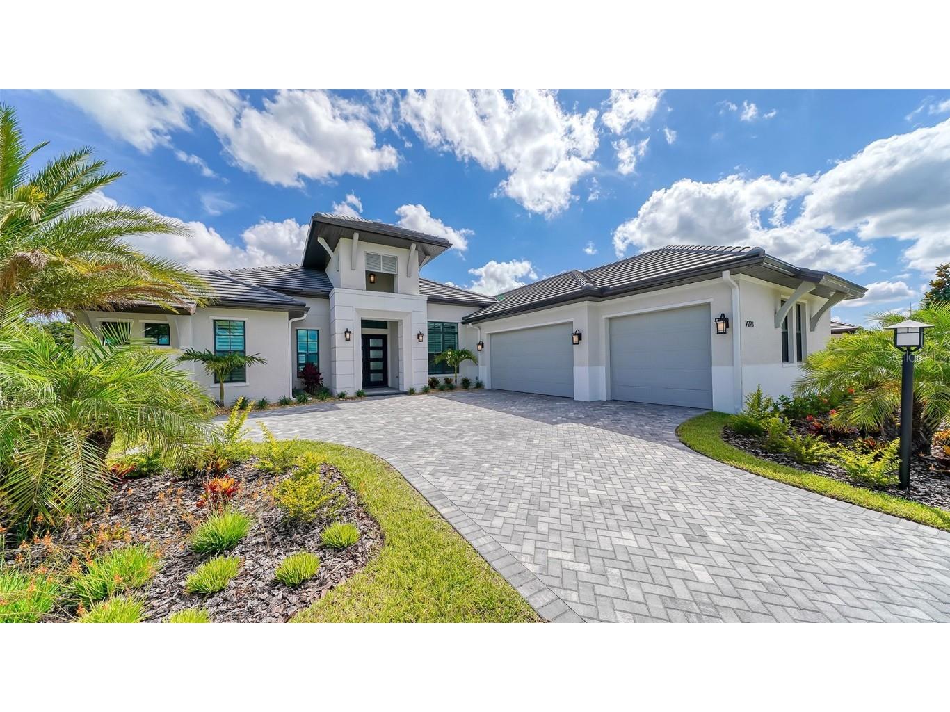7928 Mainsail Lane, Sarasota, FL, 34240 | MLS: A4503034 | Edina Realty