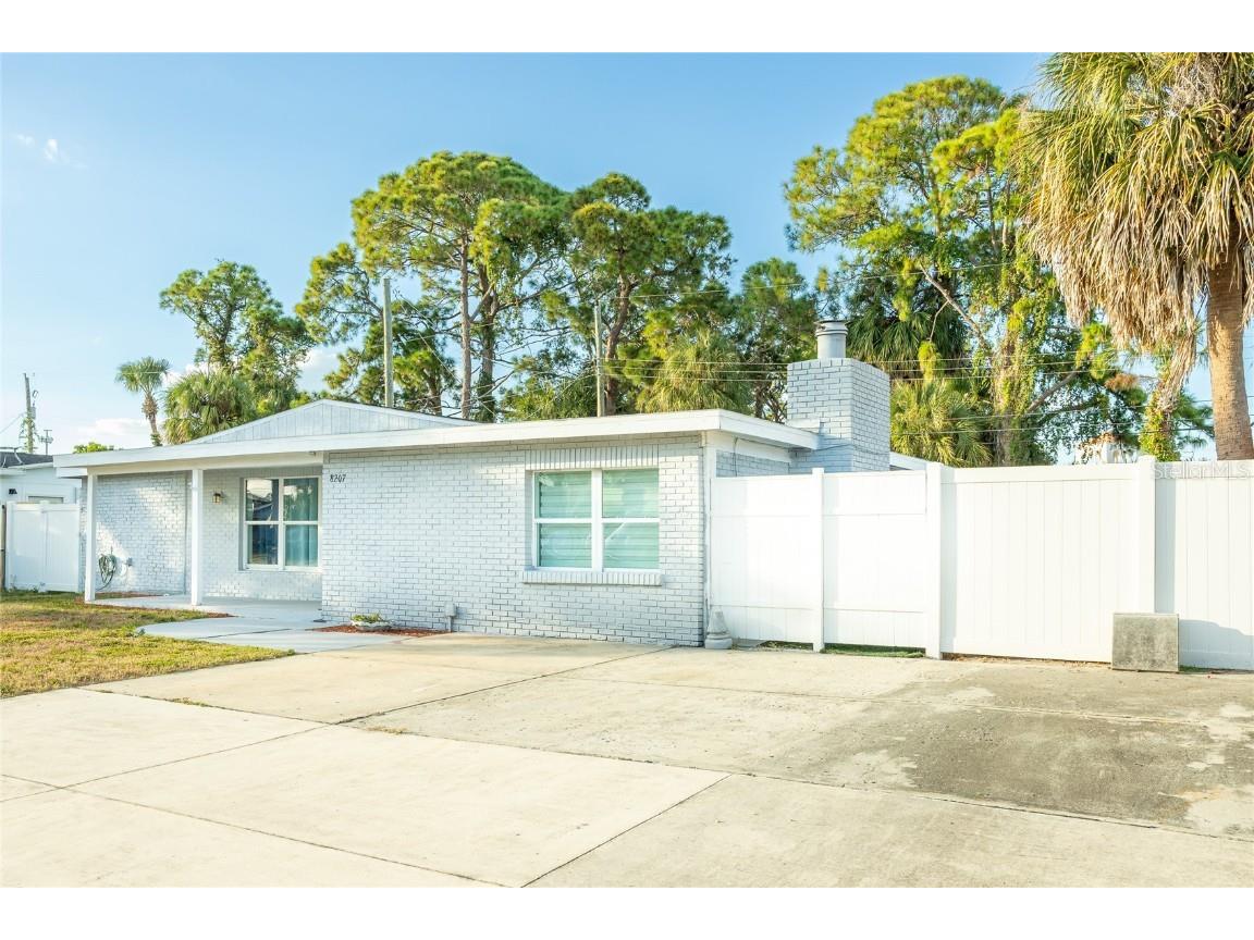 8207 Tanglewood Lane, Tampa, FL, 33615 | MLS: TB8439016 | Edina Realty