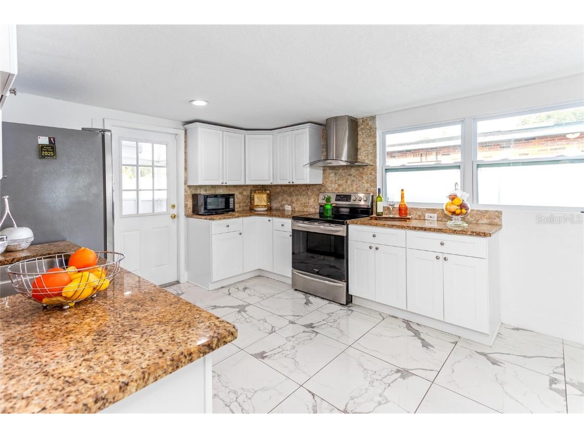 8207 Tanglewood Lane, Tampa, FL, 33615 | MLS: TB8439016 | Edina Realty