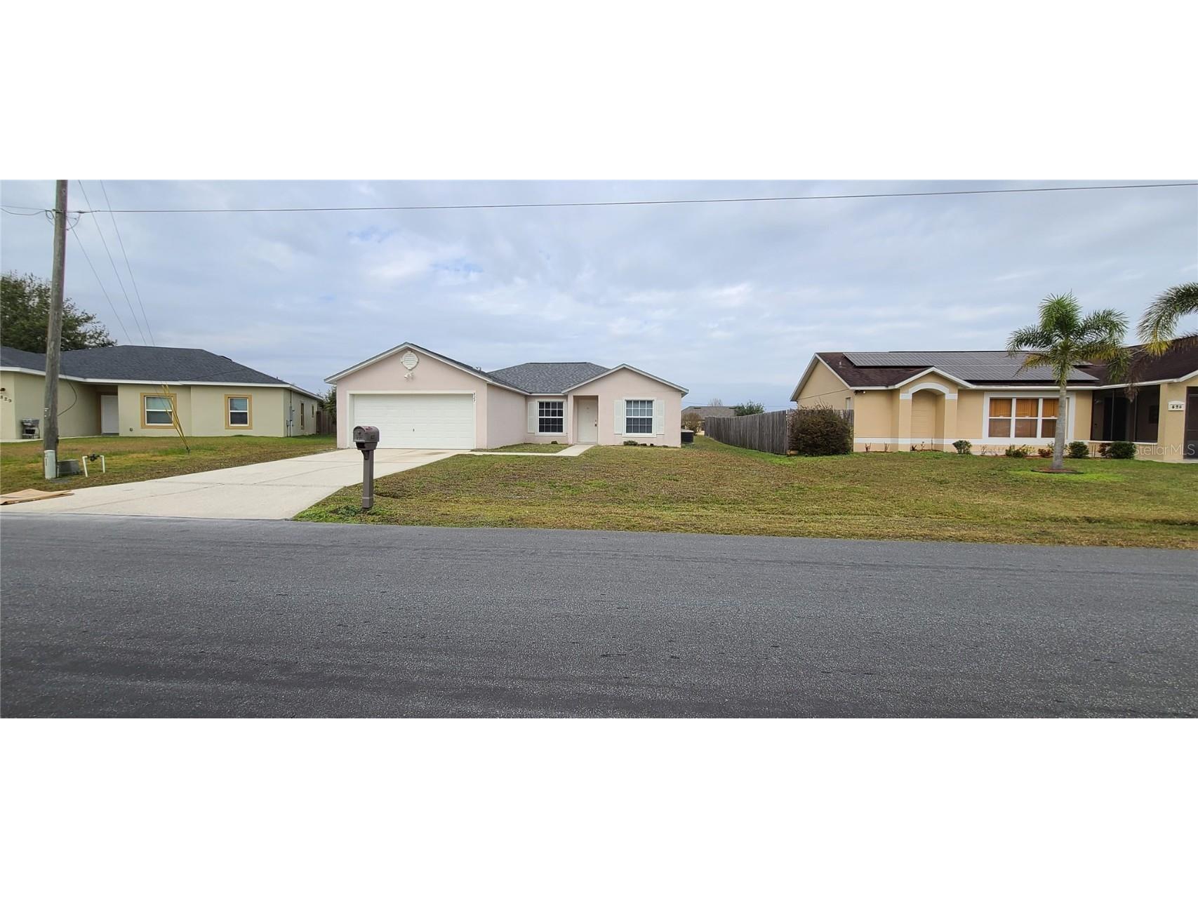 827 Jarnac Drive, Kissimmee, FL, 34759 | MLS: S5094624 | Edina Realty