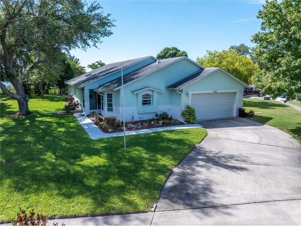 8280 Somerset Drive, Largo, FL, 33773 | MLS: U8240079 | Edina Realty