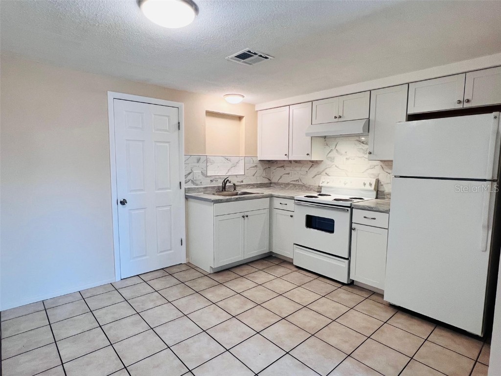 9031 Saint Clair Lane, Port Richey, FL, 34668 | MLS: W7865341 | Edina ...