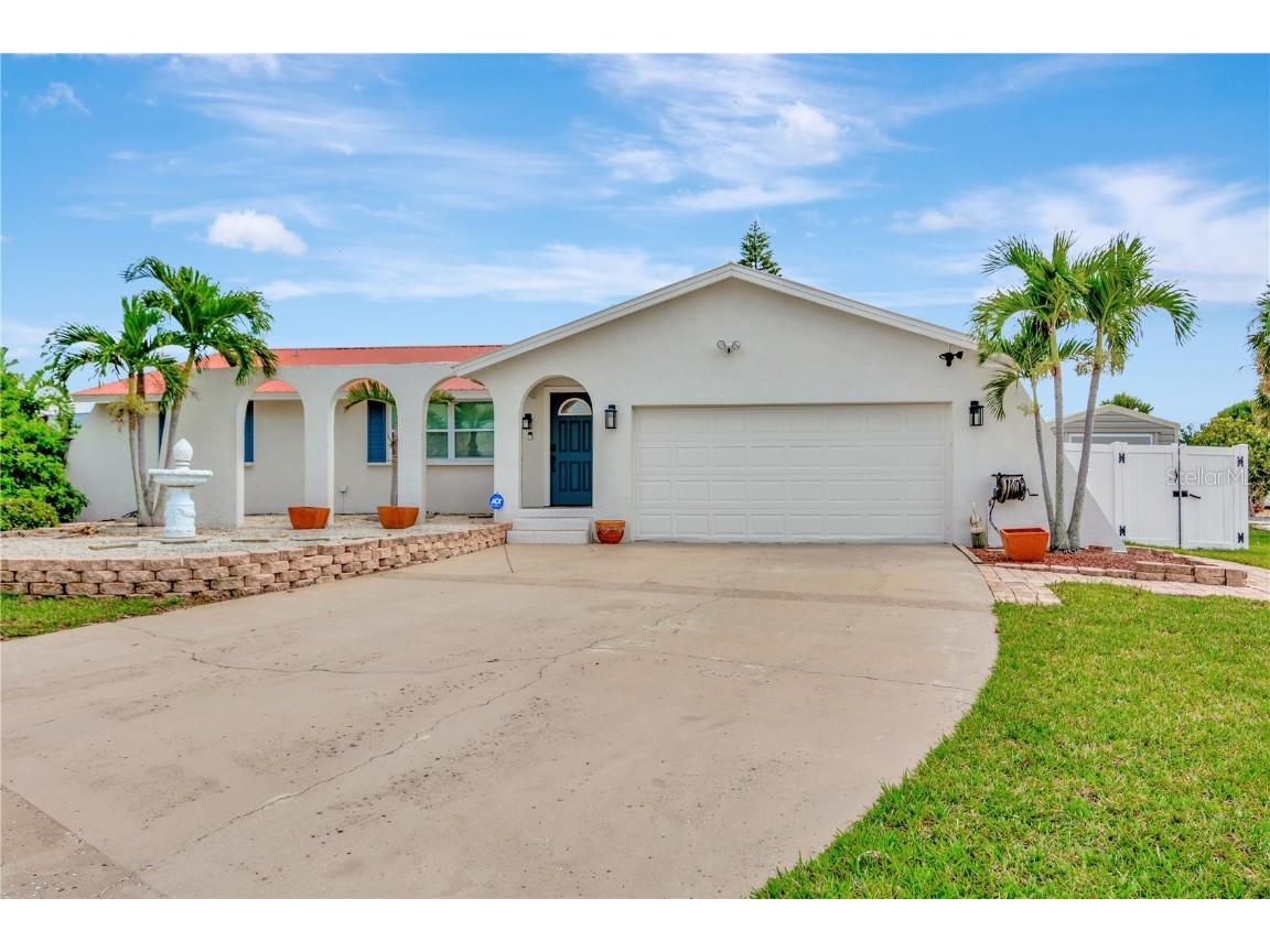 922 Sago Palm Way, Apollo Beach, FL, 33572 | MLS: T3517729 | Edina Realty