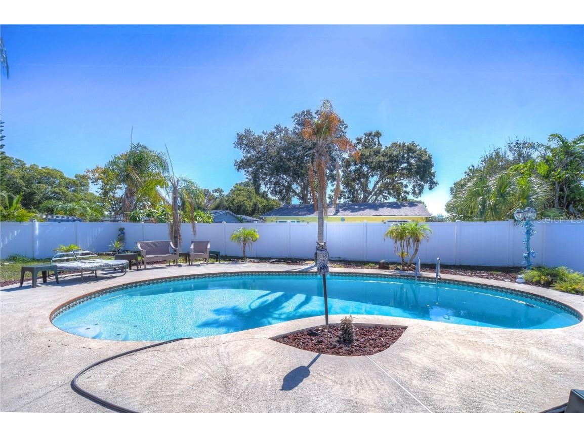 9252 81st Avenue, Seminole, FL, 33777 | MLS: U8246574 | Edina Realty