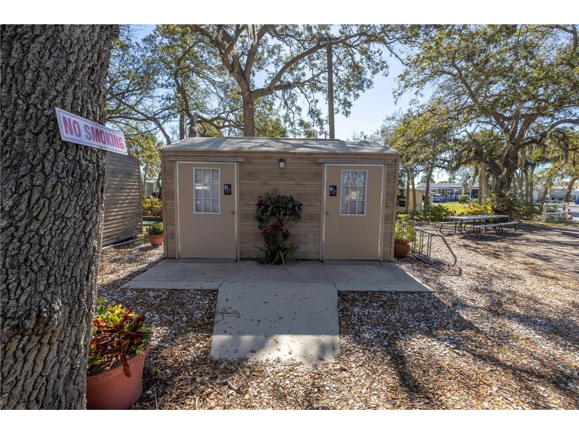 94 Southwinds Drive, Sarasota, FL, 34231 | MLS: A4602075 | Edina Realty