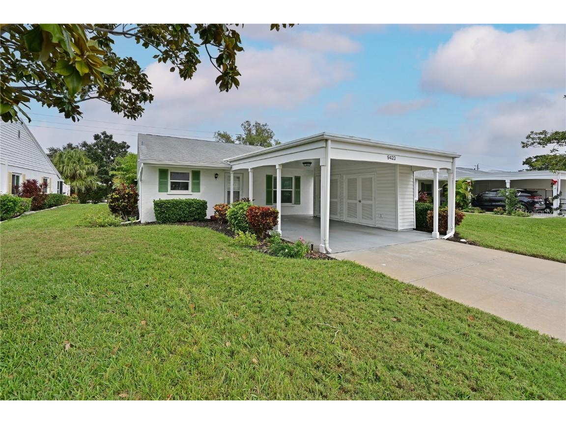 9423 Kingston Drive, Bradenton, FL, 34210 | MLS: A4594567 | Edina Realty