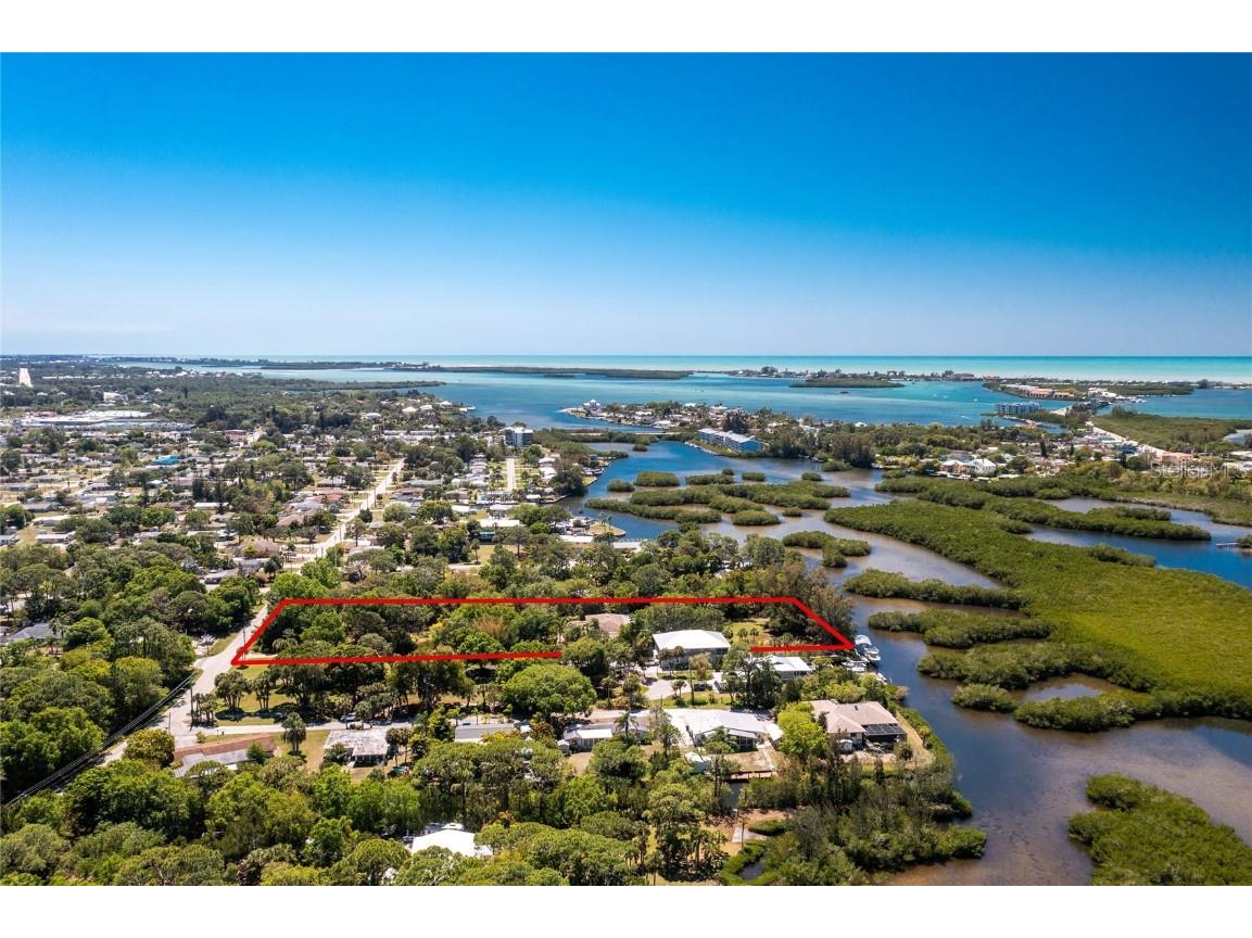 950 Oxford Drive, Englewood, FL, 34223 | MLS: D6124433 | Edina Realty