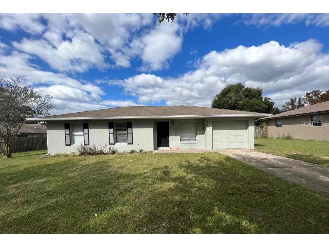 955 Cedar Circle, Tavares, FL, 32778 | MLS: T3342738 | Edina Realty