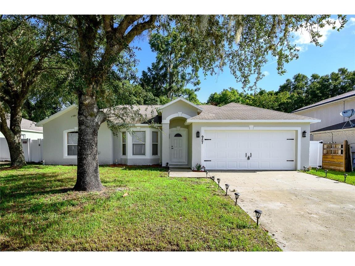 957 Cascades Park Trail, Deland, FL, 32720 | MLS: O6329110 | Edina Realty