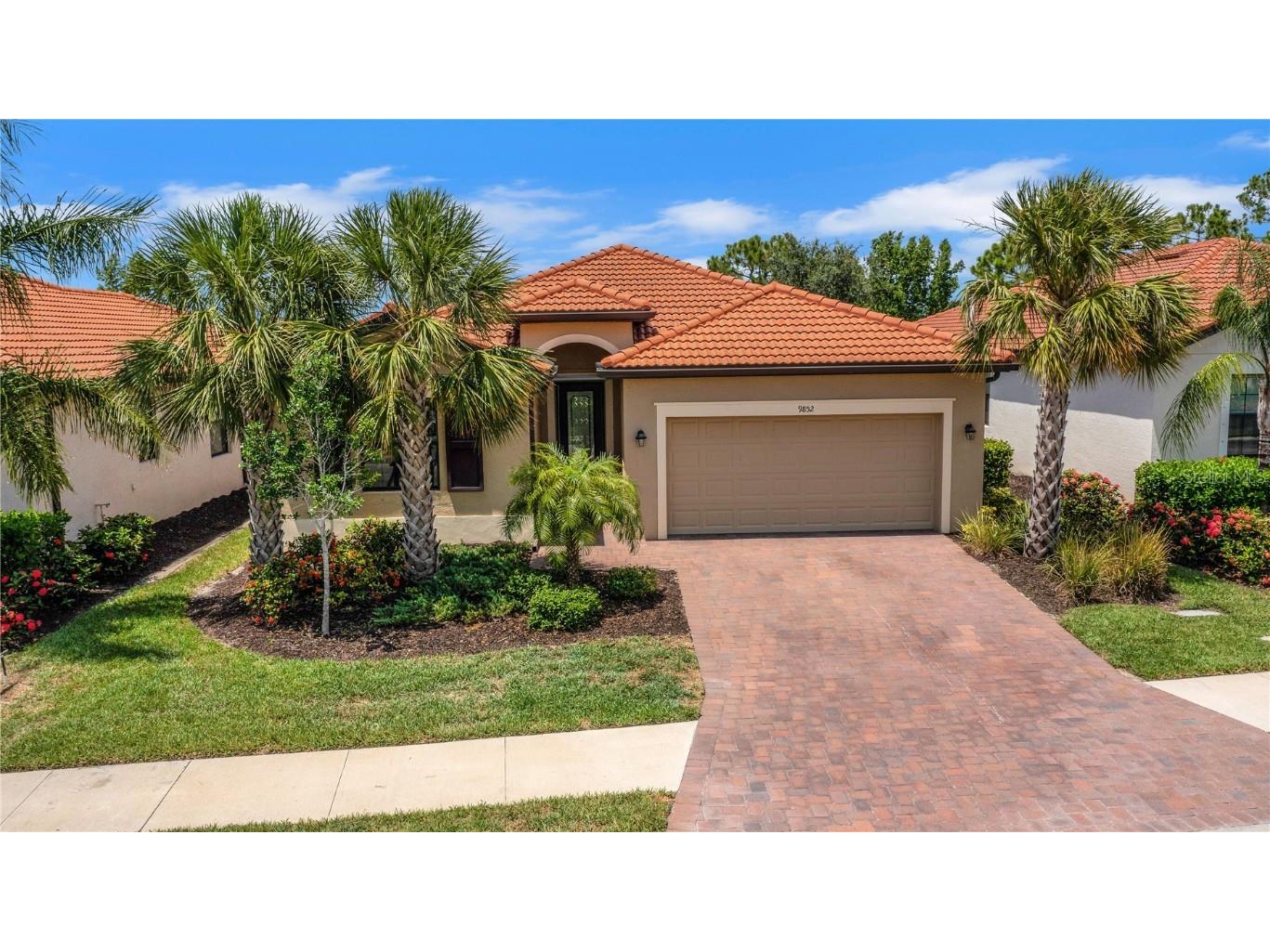 9852 Wingood Drive, Venice, FL, 34292 | MLS: N6127843 | Edina Realty
