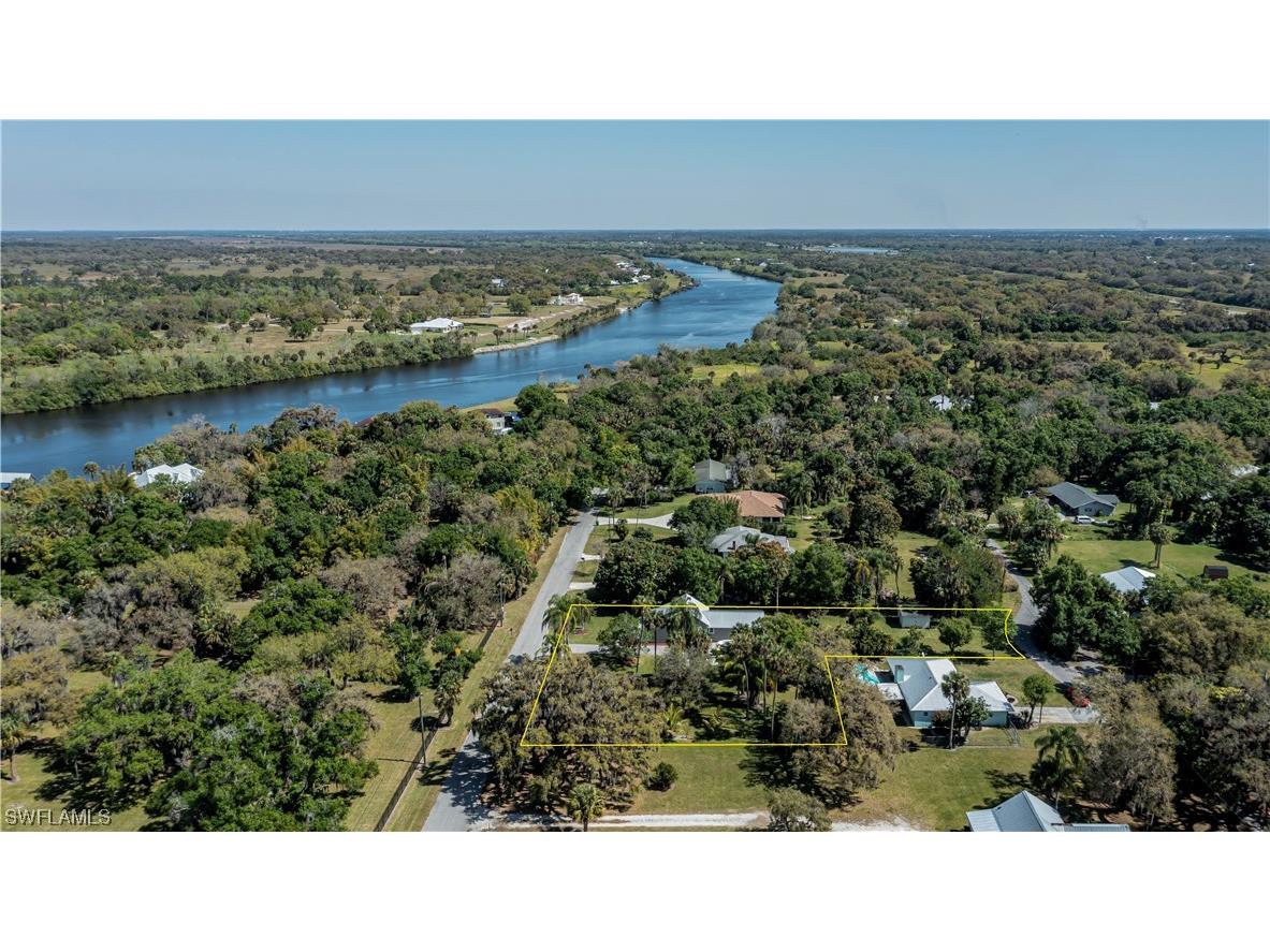 687 Fort Thompson Avenue, Labelle, FL, 33935 | MLS: 224015671 | Edina ...