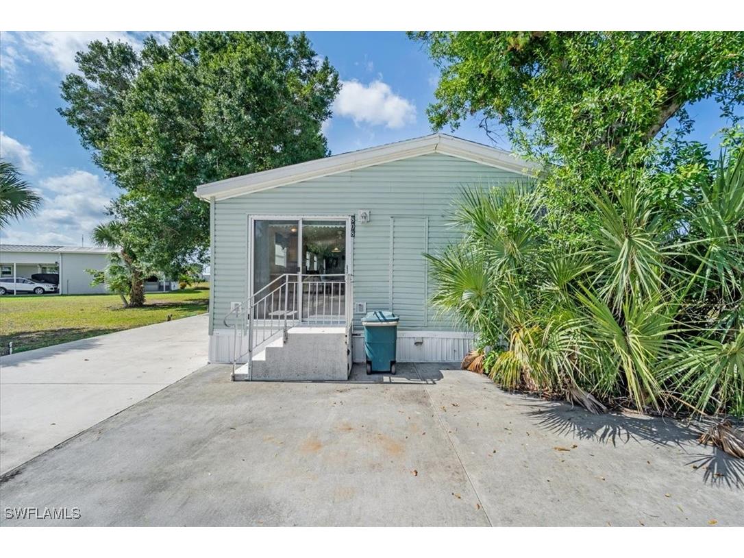 808 Renn Drive NW, Moore Haven, FL, 33471 | MLS: 225043966 | Edina Realty