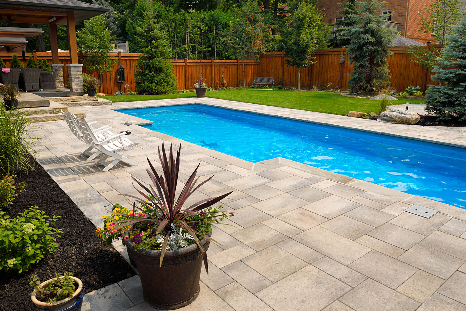 Staging a swimming pool I Edina Realty